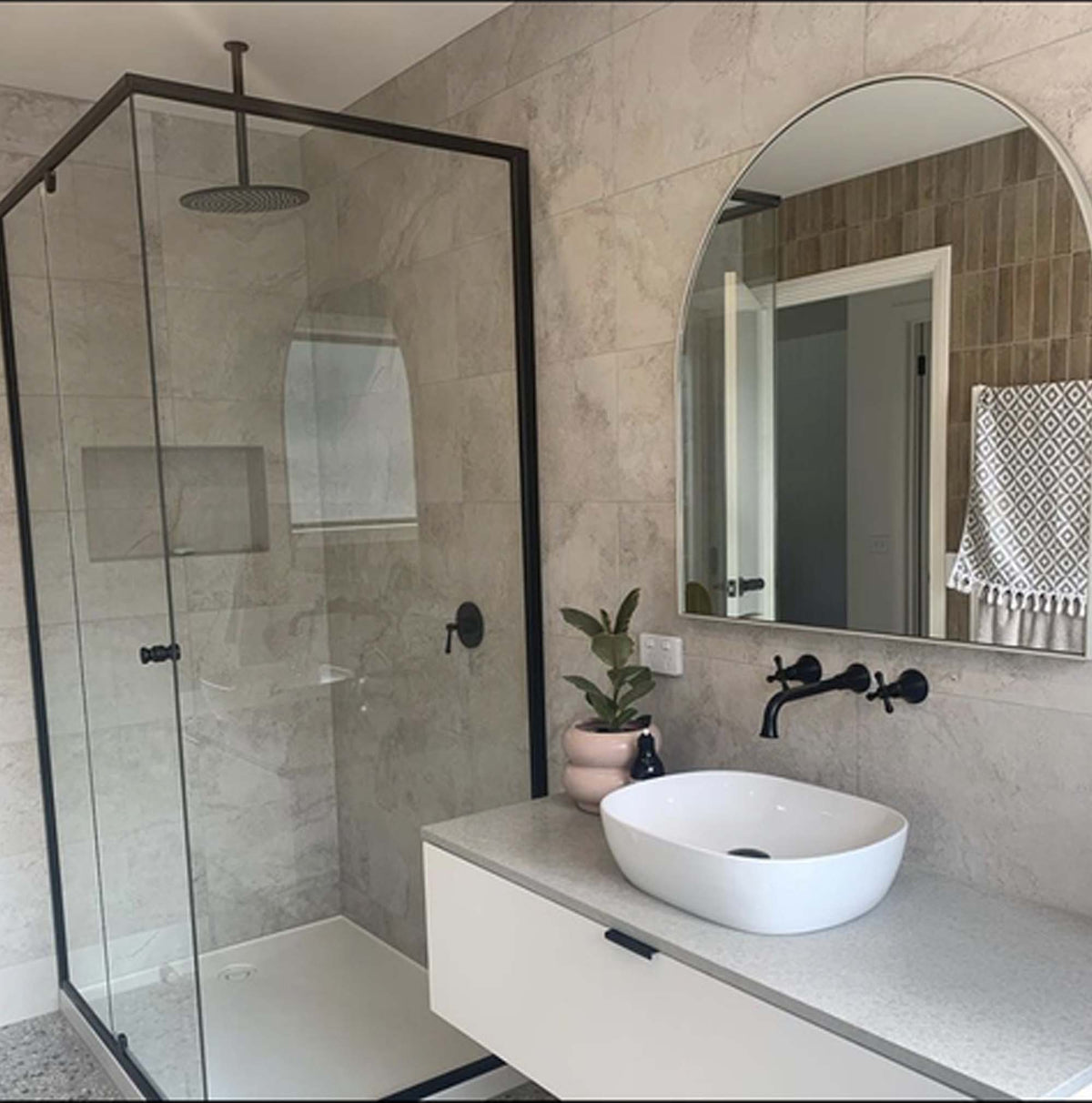 A guide to maximizing bathroom vanity mirrors – Vanders Glass